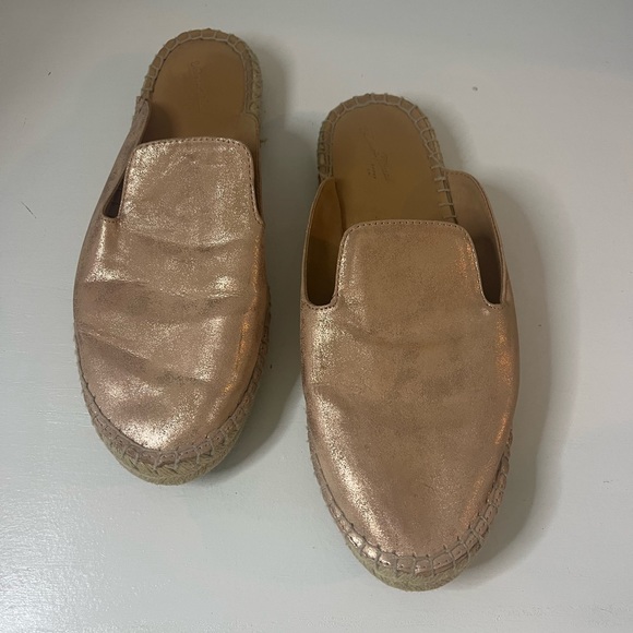 Universal Thread | Shoes | Universal Threads Gold Espadrilles | Poshmark